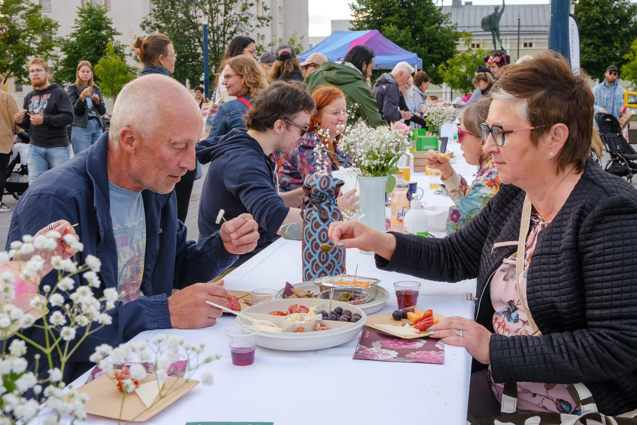 A 75-metre dinner table at Hallituskatu in August - Arctic Food Lab